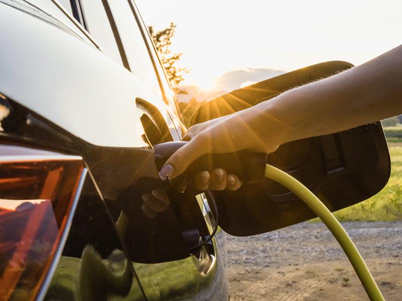 EDF trials bi-directional charging for solar panel customers in UK ...